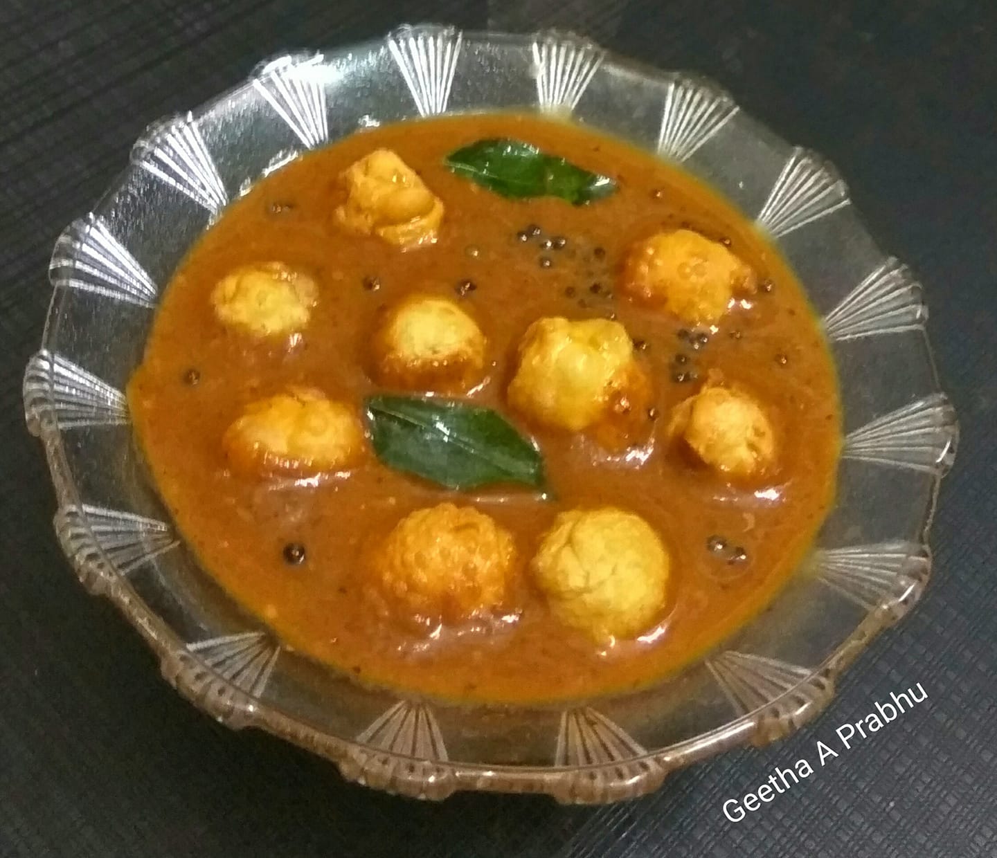 Cooking With Geetha: Happala Adgai (Instant Papad Pickle)