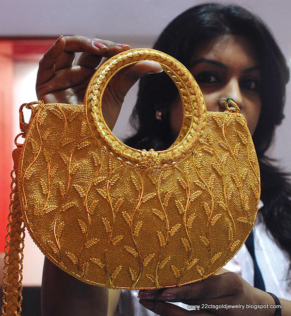 Gold Jewellery Designs: Gold hand bag!!!!??????????? loll..