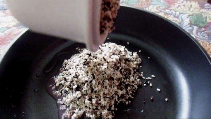 Tagalog Kitchen: How To make Rice Cake..Biko na Pirurutong