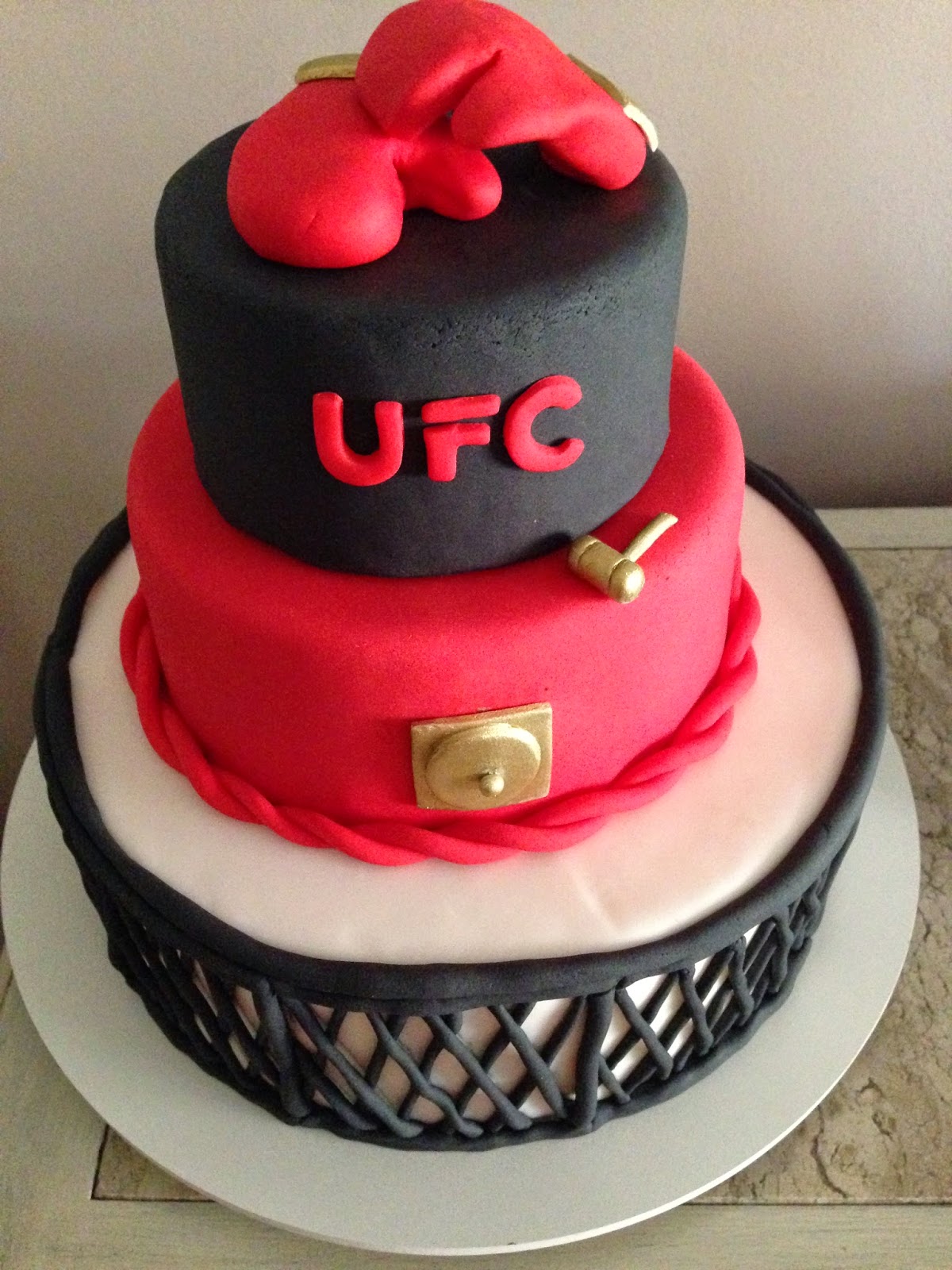 Candy e Cia confeitaria. Bolos, doces, cupcakes, bolachas.: Bolo UFC