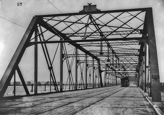 The Long and Colorful History of the 14th Street Bridge(s)
