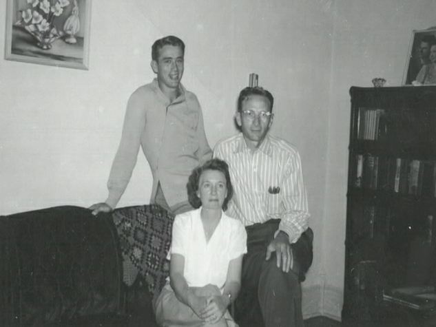 JAMES DEAN: CON SUS PADRES. WITH YOUR PARENTS