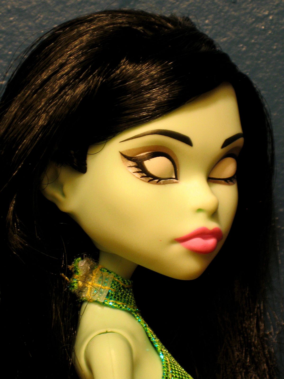 Voicething: Review: I Love Fashion Scarah Screams