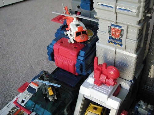 Heroic Decepticon: C-114: Fortress Maximus starring in Autobot City: Earth