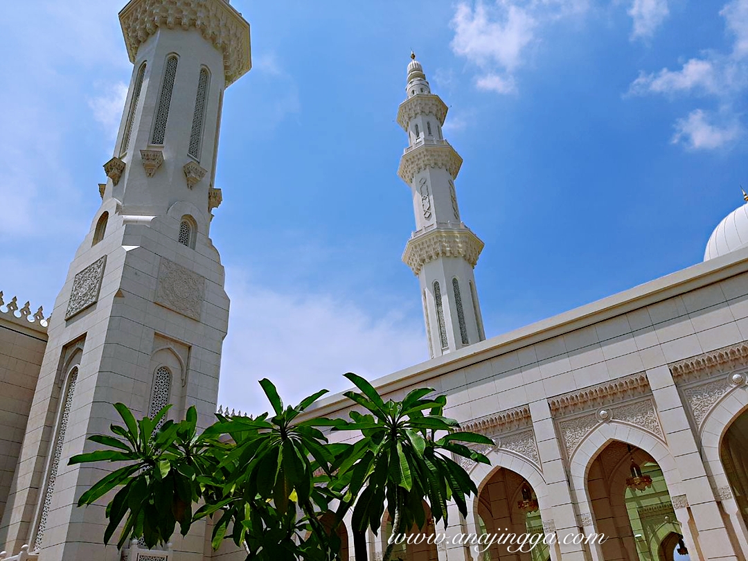 Keindahan senibina Masjid Sri Sendayan