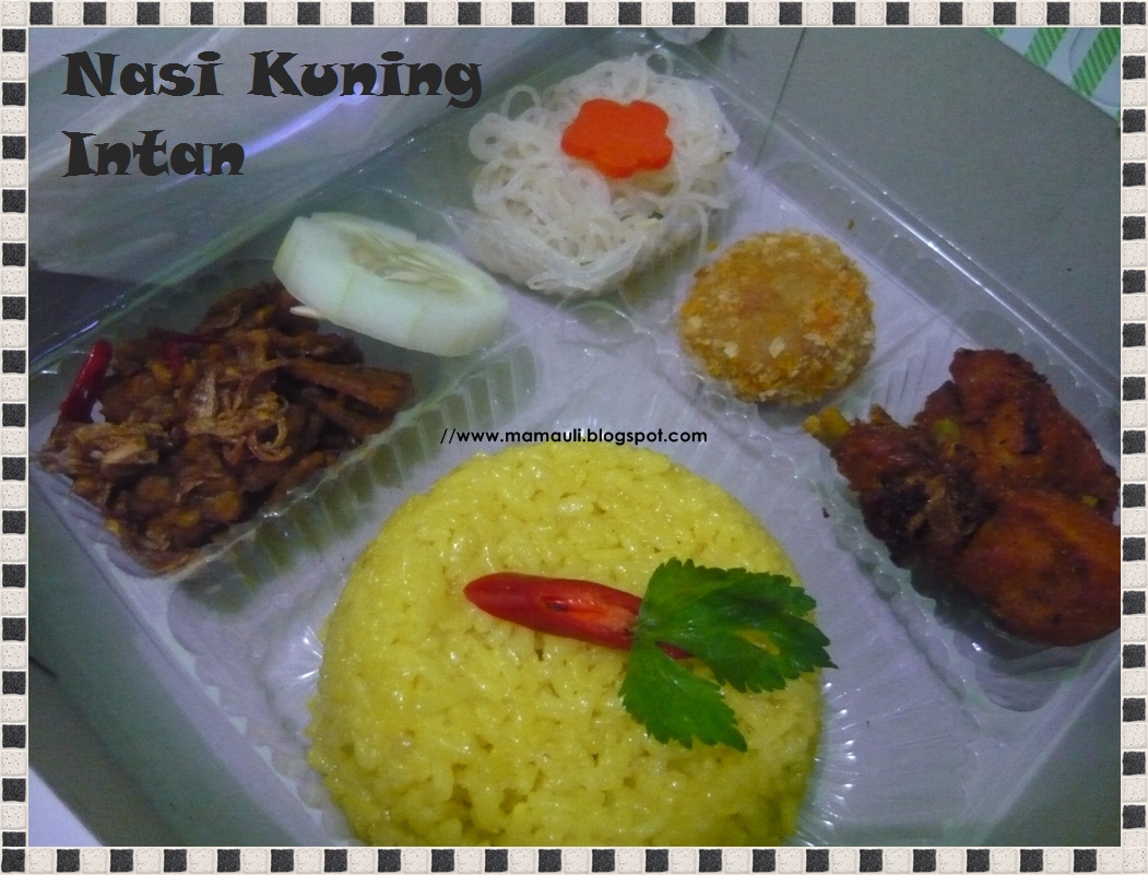 Mom's Uli Rumah Kue: Nasi Kuning & Snack Box Intan