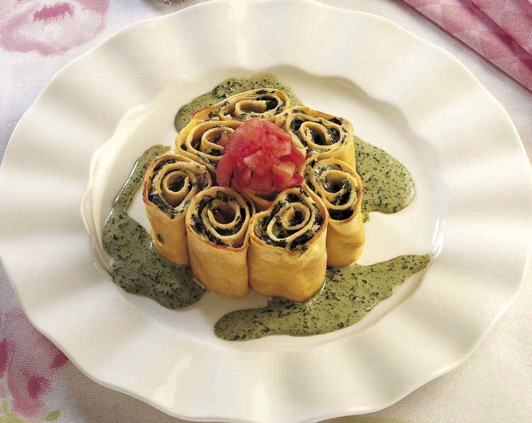 La mia cucina: Rotolini di pasta fresca con formaggi e salsa