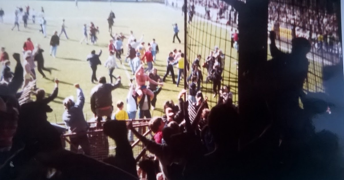 Football Hooligan Pictures: FOUR PICTURES: Grimsby v Chelsea 1984