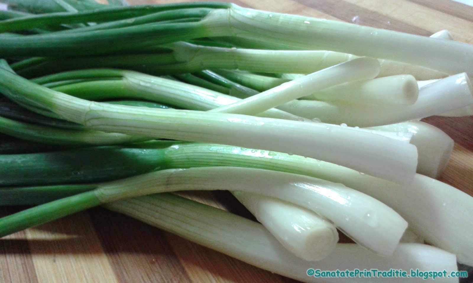 SanatatePrinTraditie: Sos de smantana cu ceapa verde