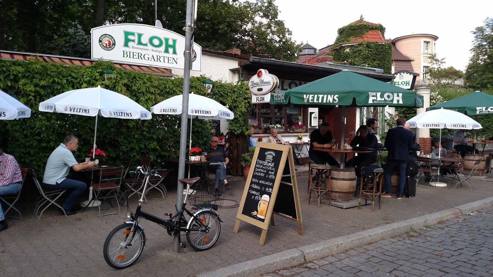 PIG OUT SPOTS: Restaurant Floh (Berlin, Germany)