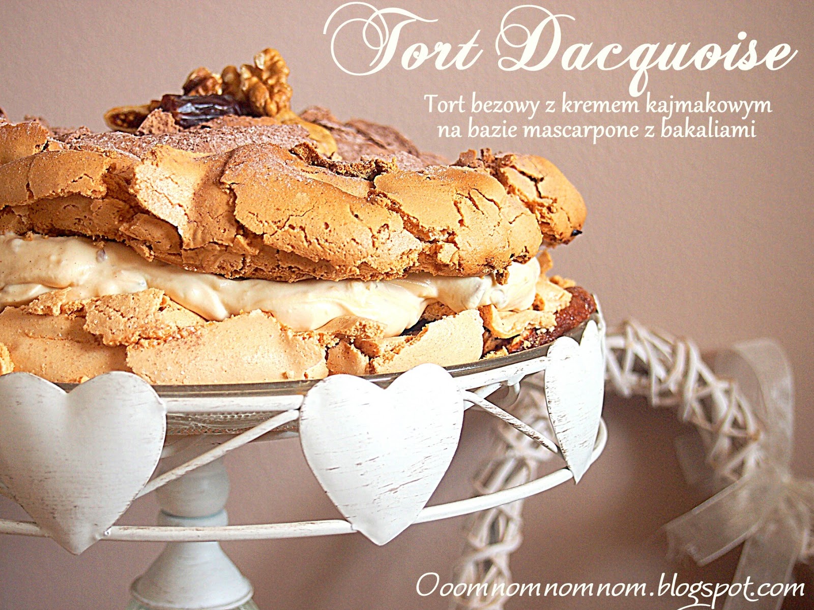 Ooomnomnomnom !: Tort Dacquoise - tort bezowy z kremem kajmakowym i ...