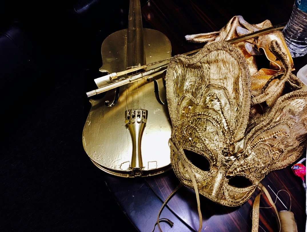 Roving Performers Australia: Gold Venetian Human Statue