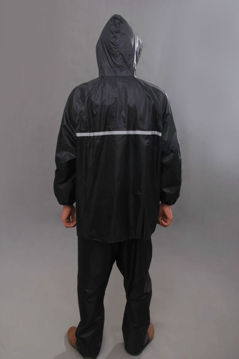 6 Jenis Jas Hujan Yang Awet untuk di Pakai saat Musim Hujan ...