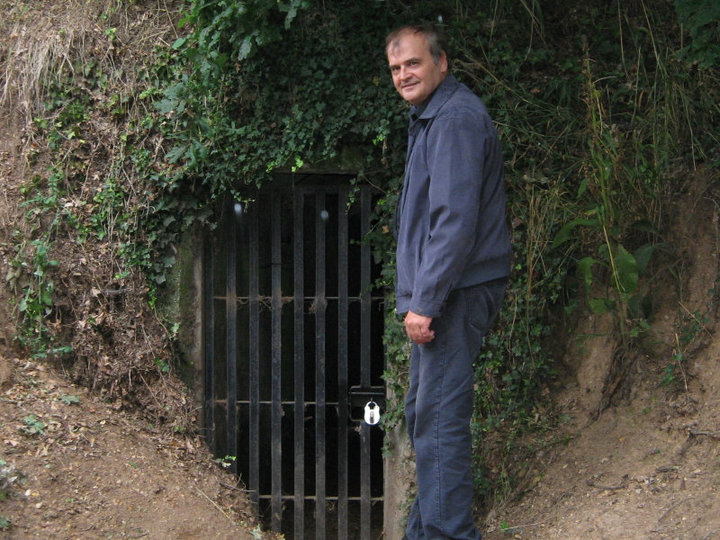 BRITAIN`S OLDEST GHOST? | Haunted Earth`s Ghost World