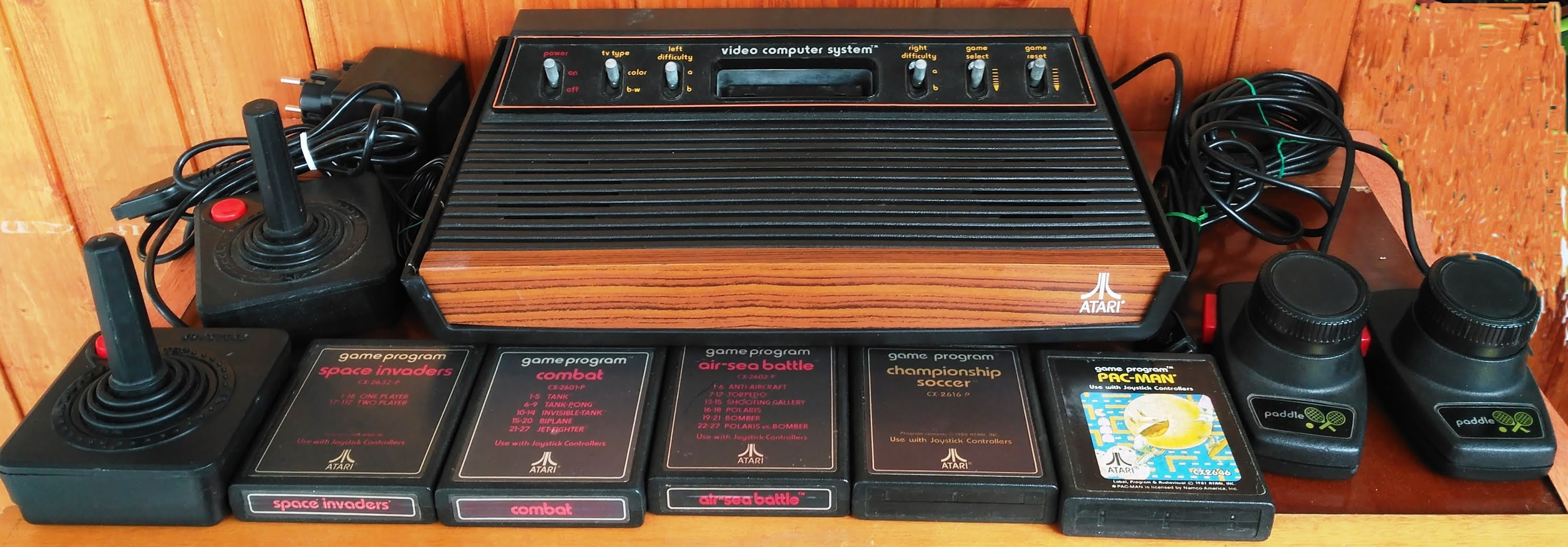 Retro Ordenadores Orty: Atari VCS "Light Sixer" (modelo CX-2600 U) (1978).