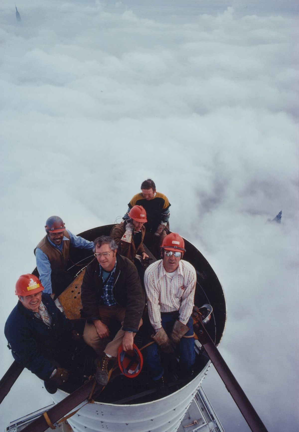 Amazing Photographs of Construction Workers Installing the Antenna on ...