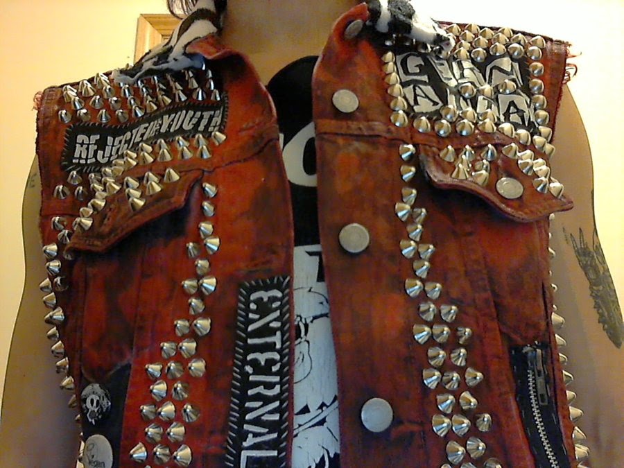 A ANTIMODA ATÔMICA: A Roupa do Punk e Sua Simbologia