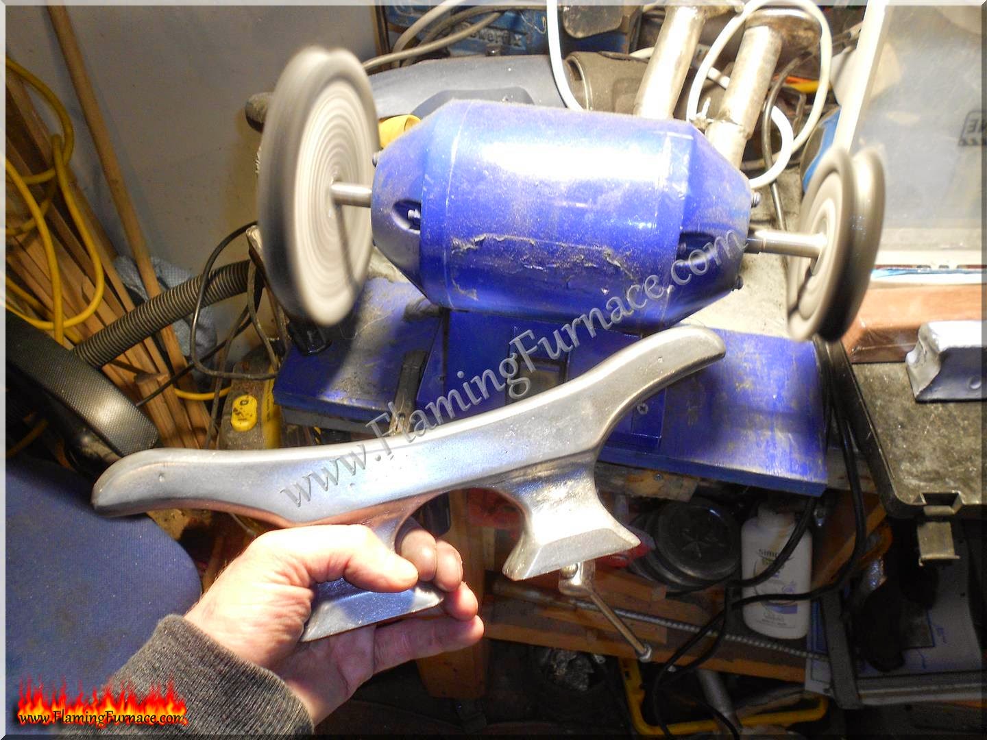 Aluminum boat cleat casting using a homemade furnace + tutorial of this ...