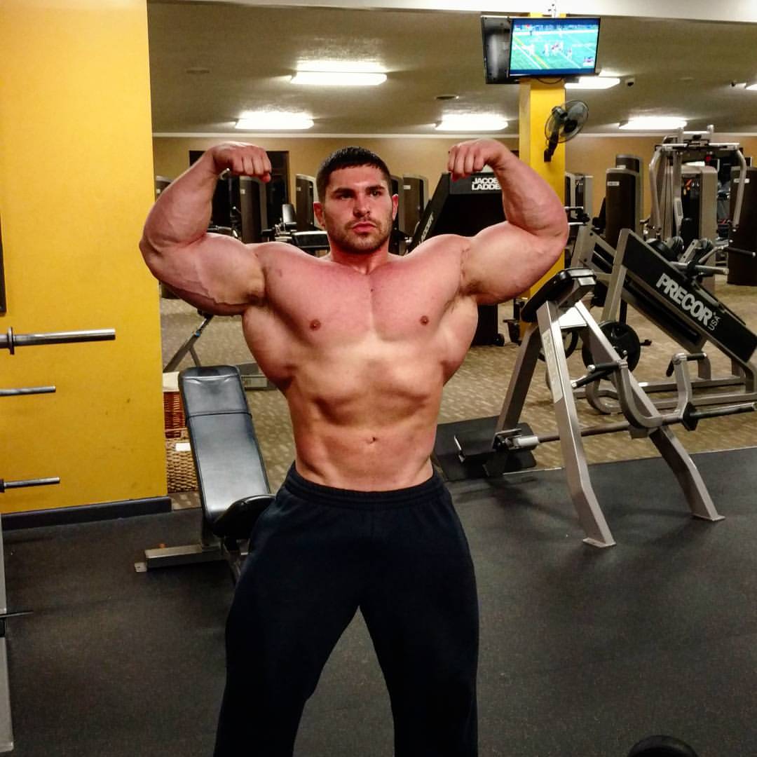 Hola Bodybuilders: Derek LunsFord IFBB PRO