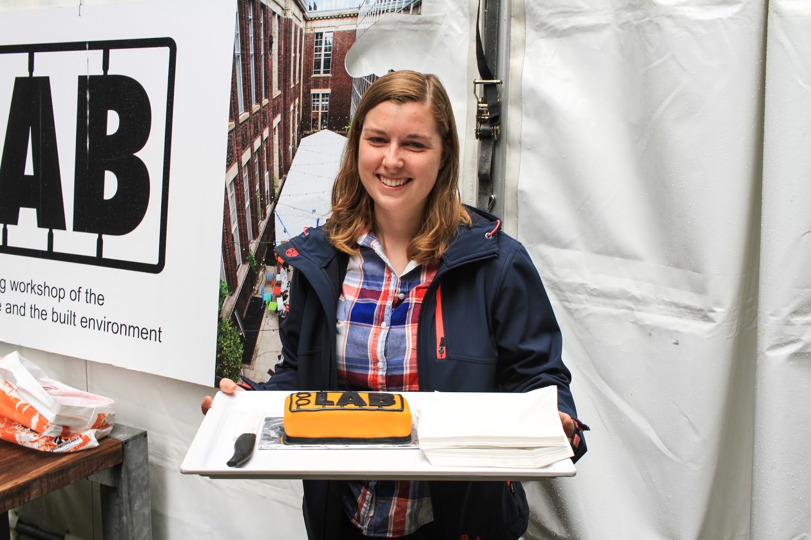 buckylab: Day 8 - Myrthe made a cake and Bayu a circle