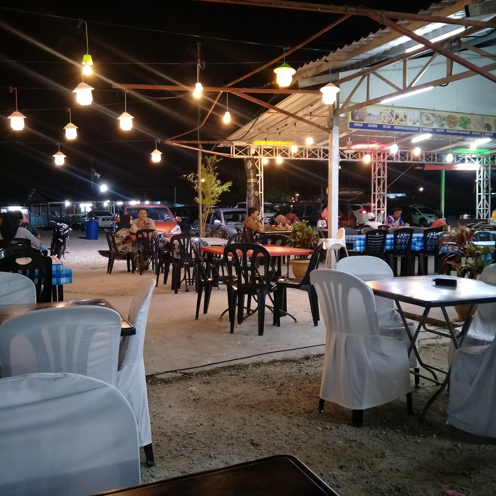 MAKAN DI ROTI RENTUNG CAFE