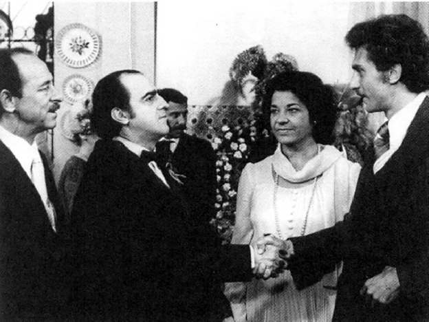 Astros em Revista: REINALDO GONZAGA - O GALÃ CANTOR