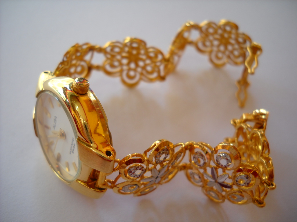 Nazman Enterprise: Jam Tangan Emas