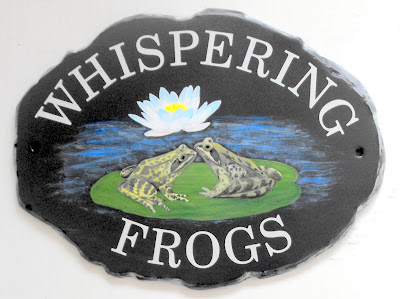 Pictorial House Signs from Yoursigns Ltd: House sign depicting frogs