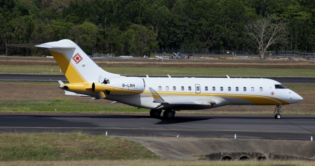 Far North Queensland Skies: Global 5000 B-LRH passes through