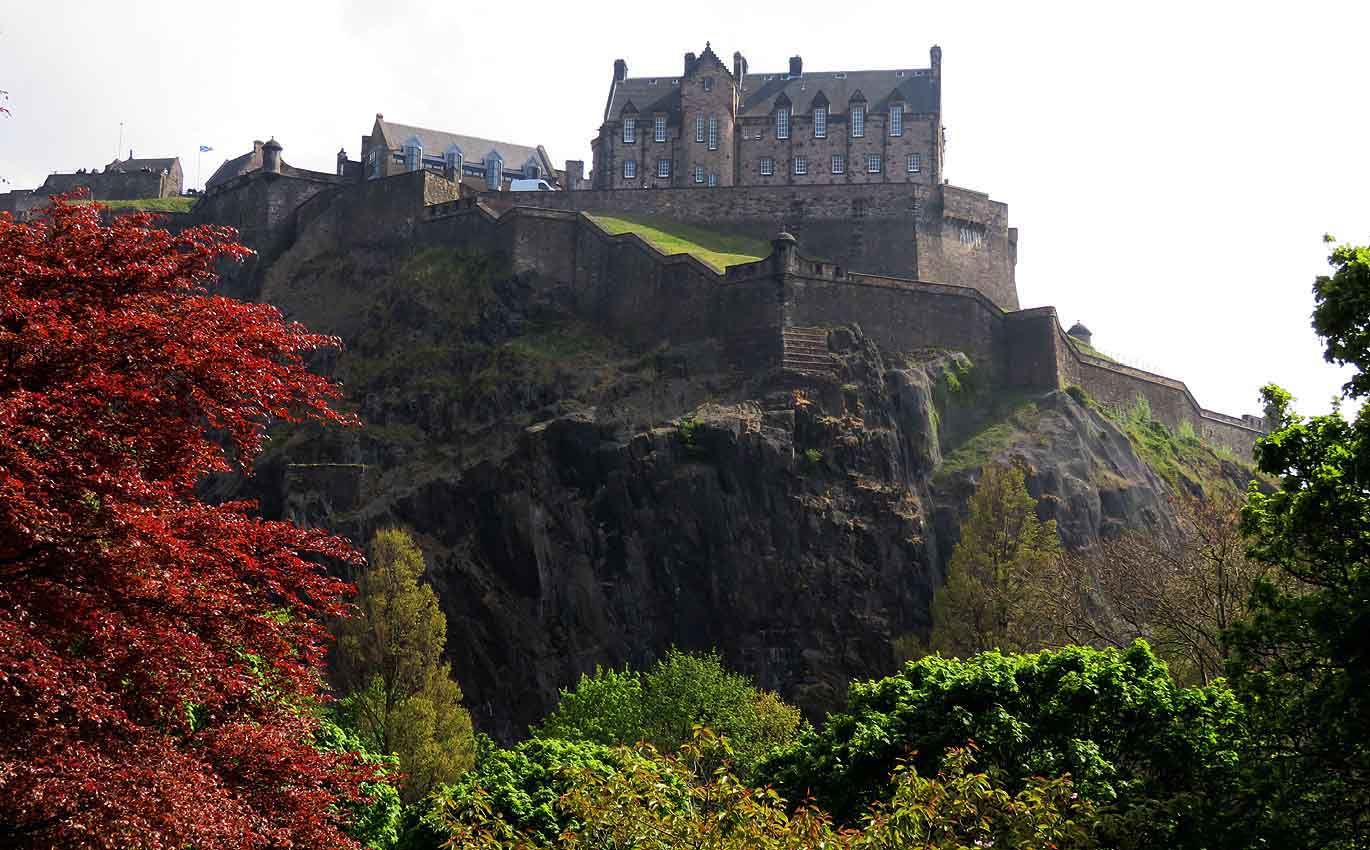Alex and Bob`s Blue Sky Scotland: Edinburgh Castle: easy but very ...