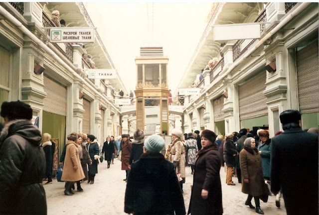 35 Fascinating Photos Capture Street Scenes of the USSR in the Mid ...