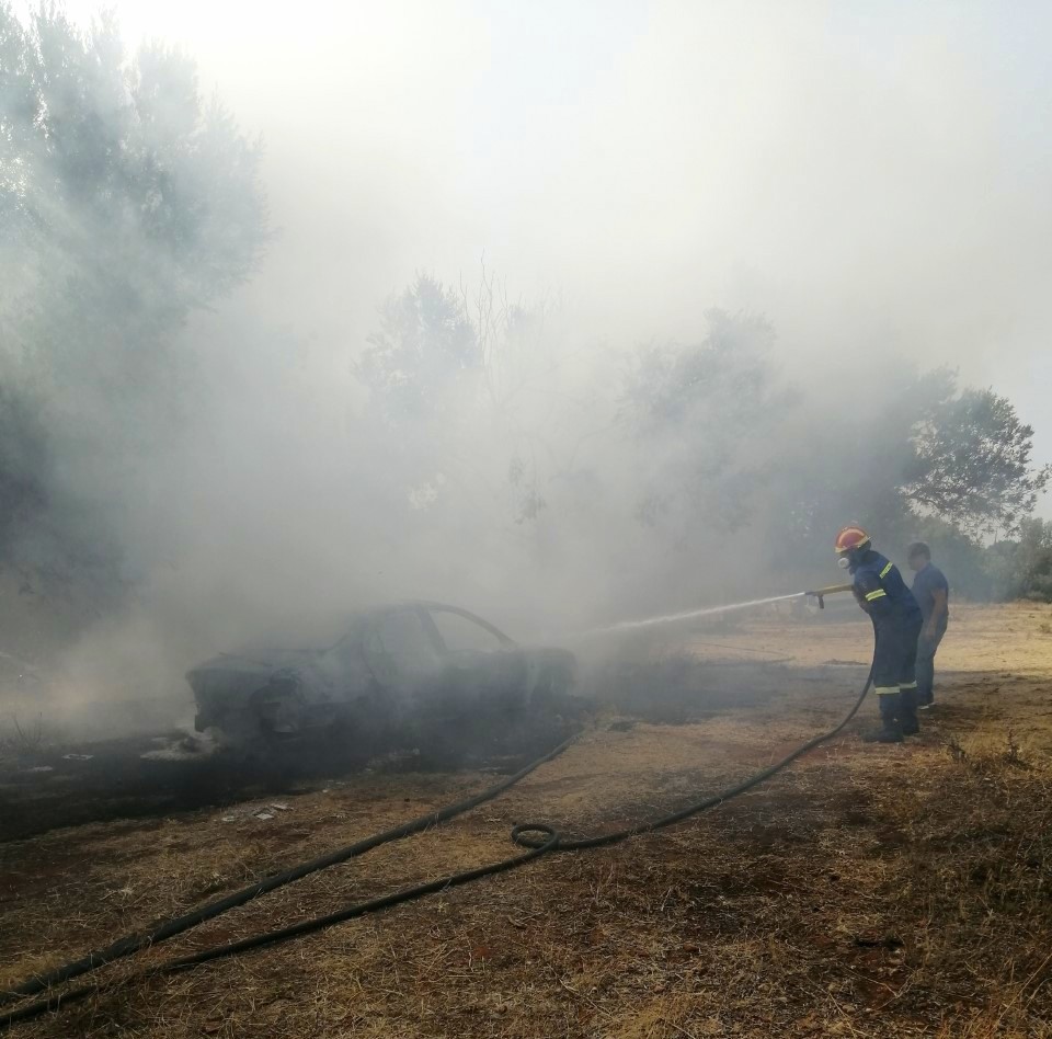 ΒΑΤΙΚΑ:ΦΩΤΙΑ ΣΕ ΟΧΗΜΑ ΣΤΟΝ ΔΡΟΜΟ ΠΡΟΣ ΤΑ ΒΙΓΚΛΑΦΙΑ ΑΠΟΦΕΥΧΘΗΚΑΝ ΤΑ ...