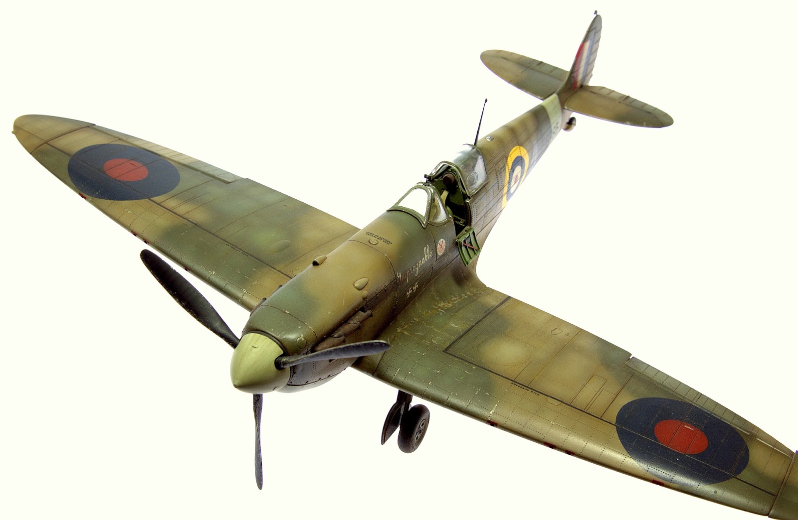 MODEL SECTOR: SUPERMARINE SPITFIRE MK. IIb, Revell 1:32