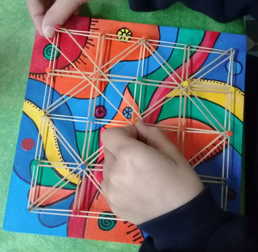 Geoplano - para trabajar figuras geométricas - ARTE DE RECREAR