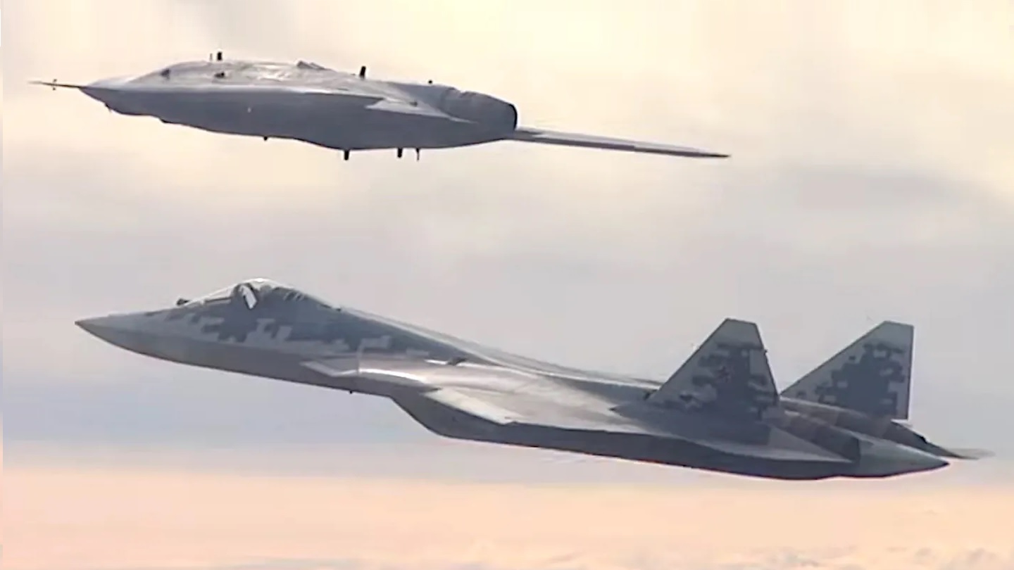 El futuro del combate aéreo: Video muestra al drone de combate ruso ...