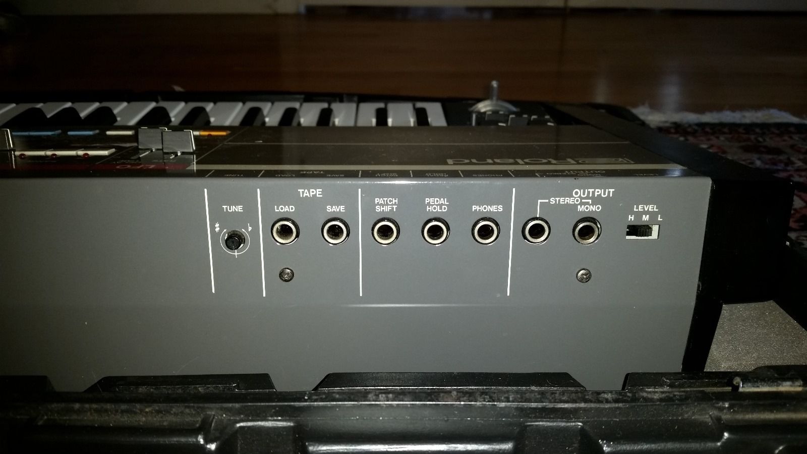 MATRIXSYNTH: Roland Juno 106 Synthesizer with Original Hard Case & Red ...