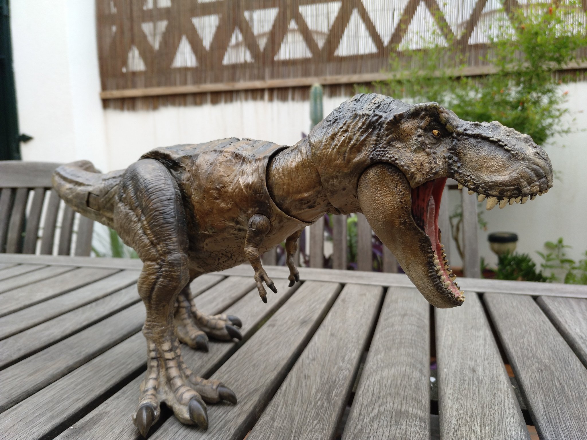 Re-Sculpt: Tyrannosaurus Rex "Rexy" Jurassic World ("Bite N'Fight" Dino ...