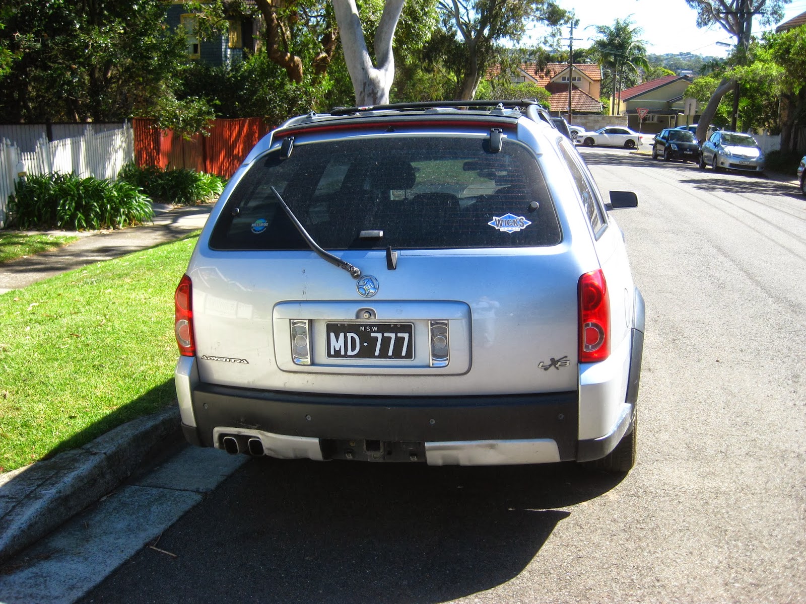 Aussie Old Parked Cars: 2005 Holden VZ Adventra LX8