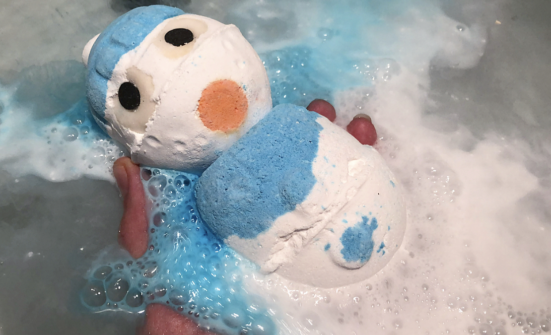 All Things Lush UK: Snowman Bomb Bomb Bath Bomb