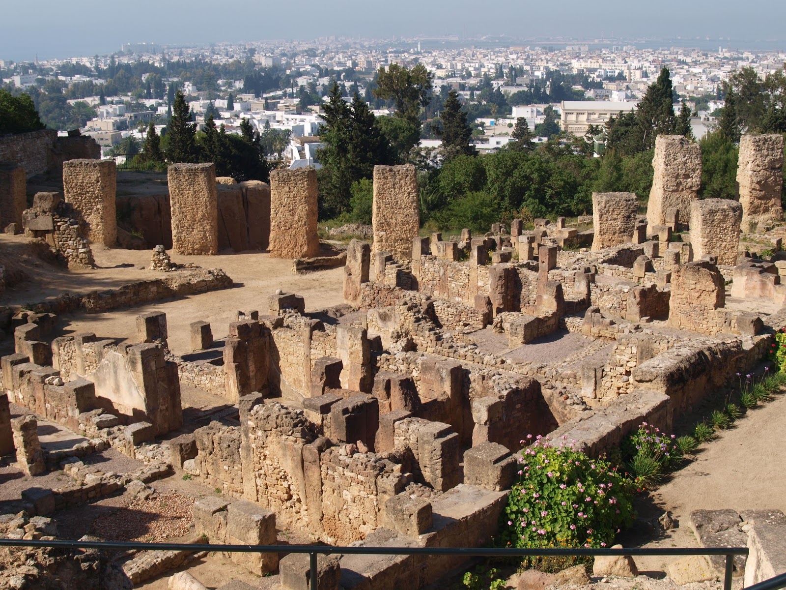 'ZIEN EN WETEN': CARTHAGO. TUNESIË.