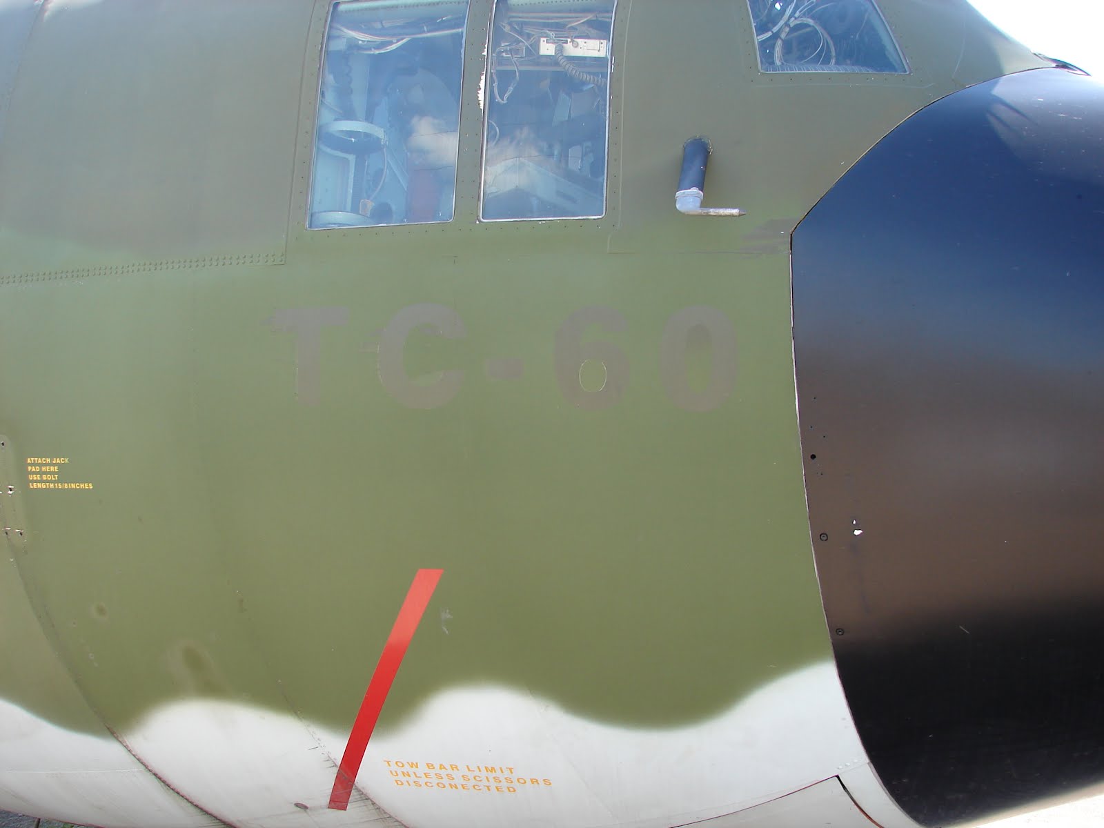 Aeronaves en detalle: Lockheed C-130B Hercules (TC-60)