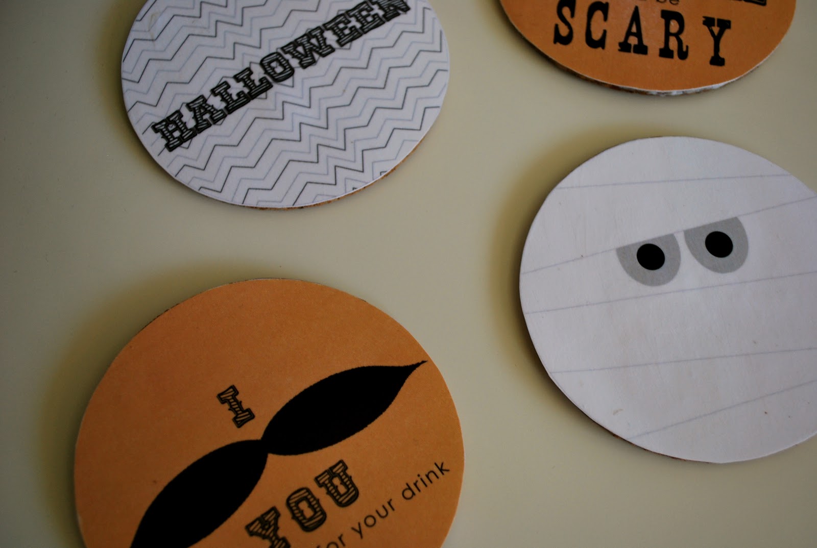 sissyprint: Freebie Friday- Halloween Coasters sissyprint: Freebie Friday- Halloween Coasters