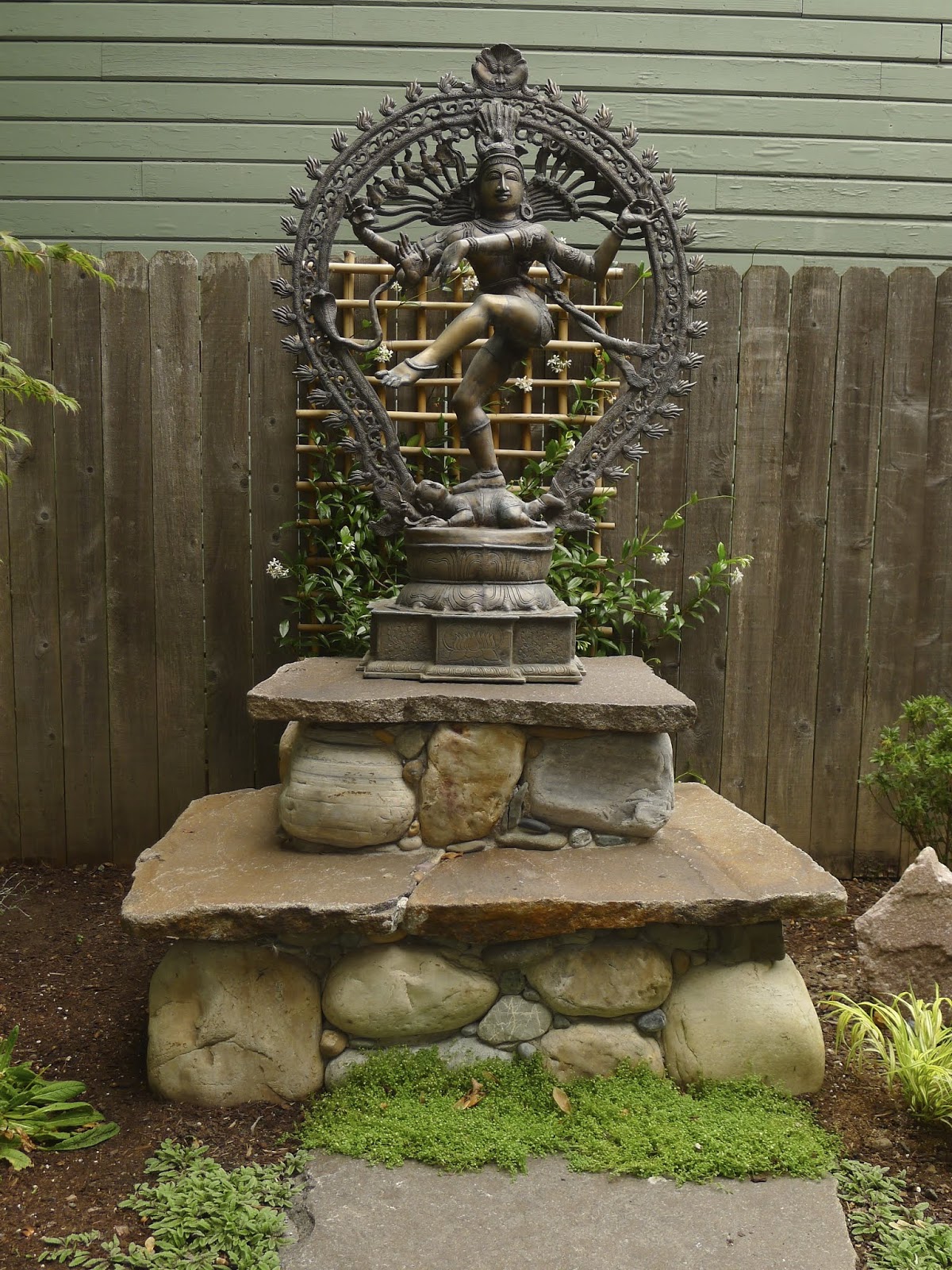 Jeffrey Bale's World of Gardens: Garden Altars