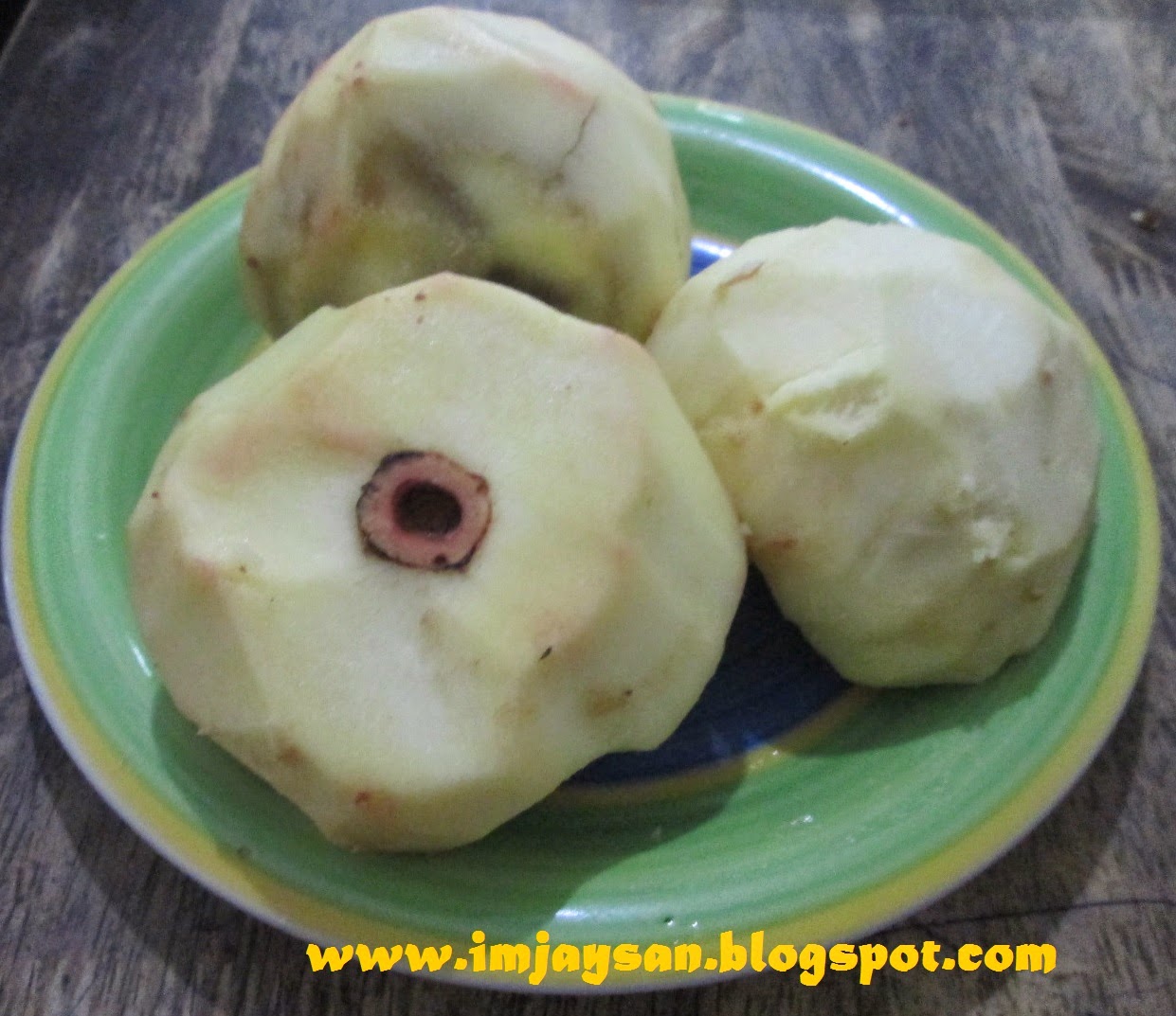 Sun Toes: How to eat a Mabolo Fruit