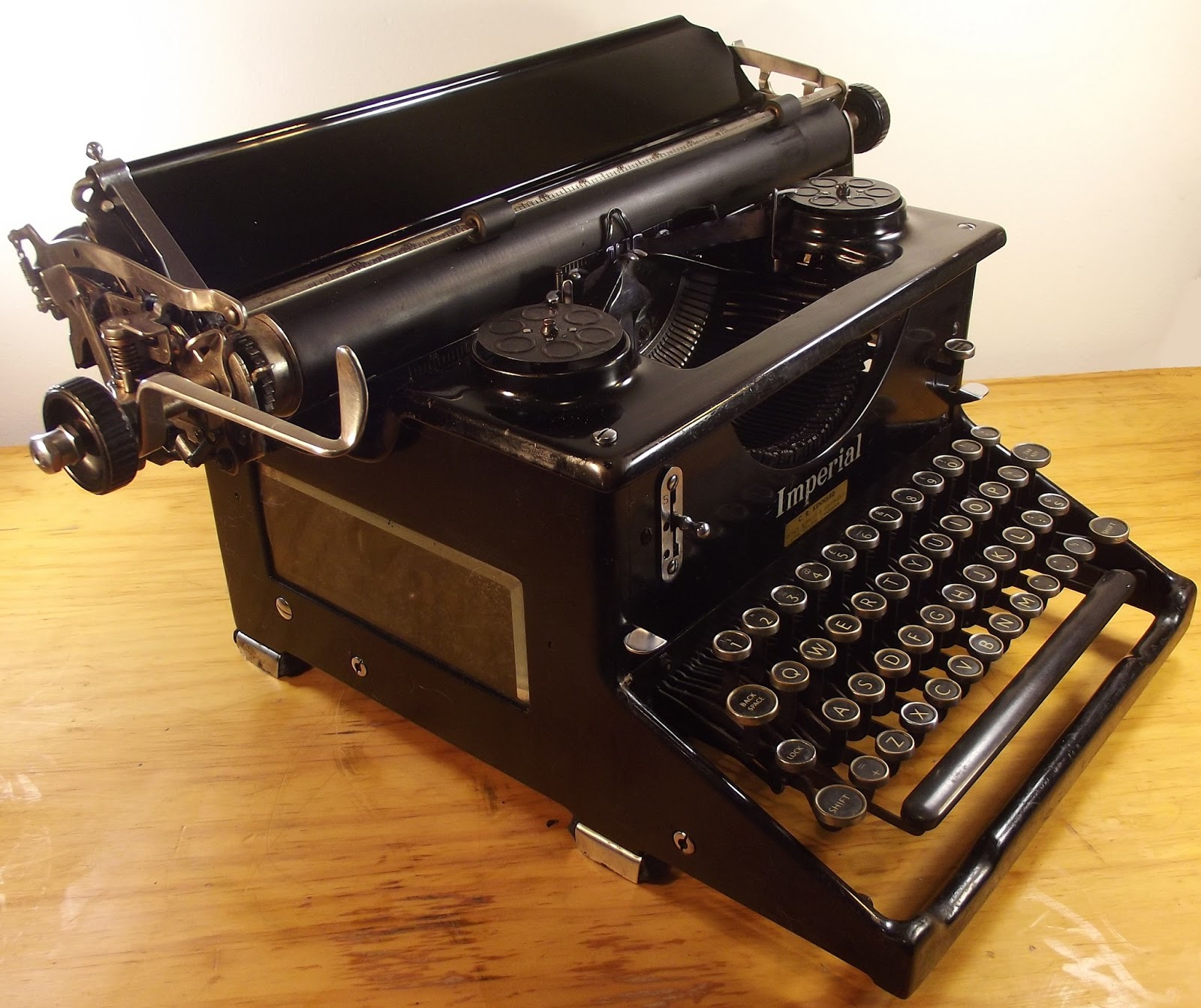 oz.Typewriter: Pateman's Pearler*: The Imperial Model 50 Typewriter