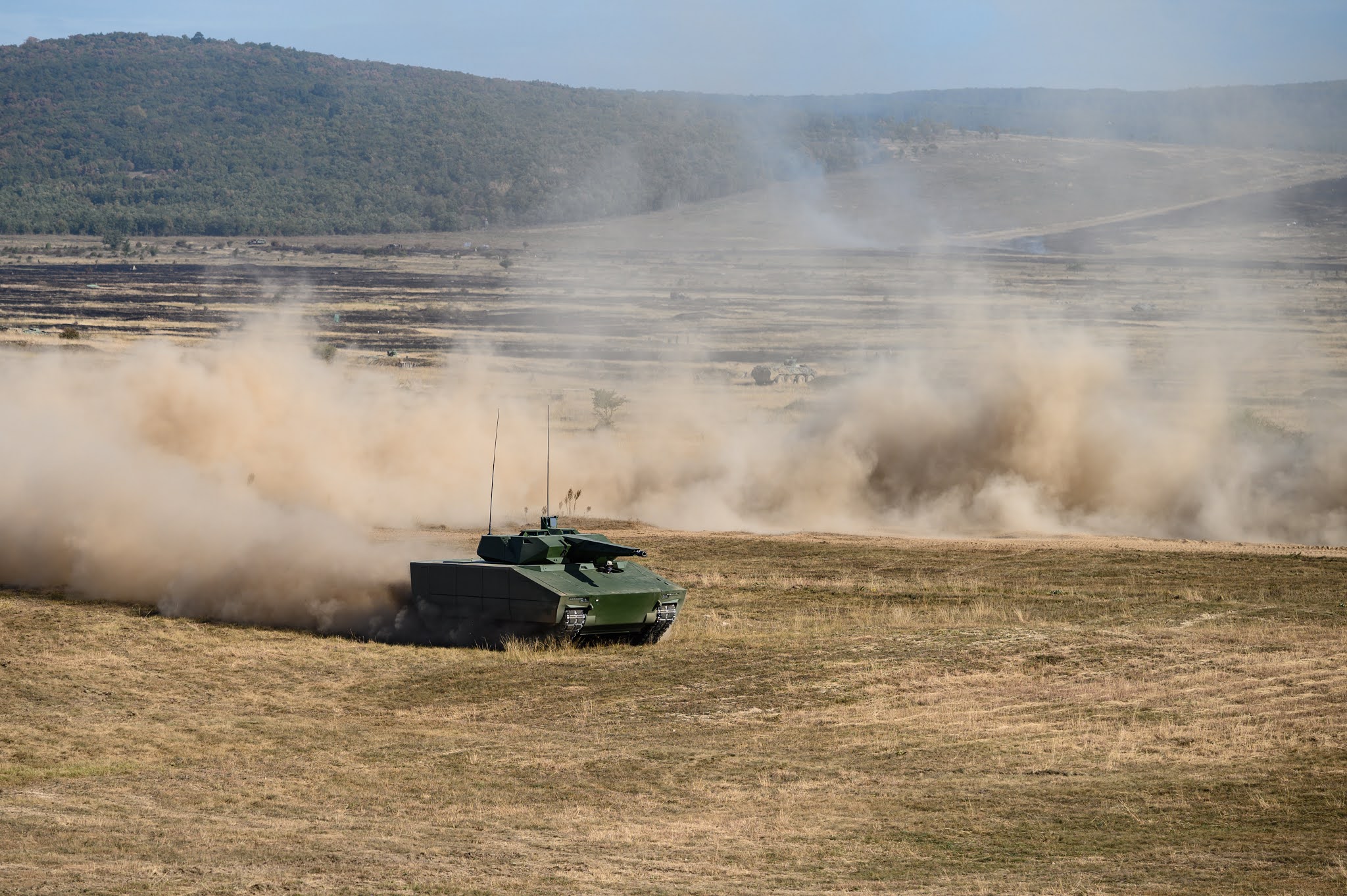 The Dead District: Rheinmetall Lynx IFV demonstration in Hungary