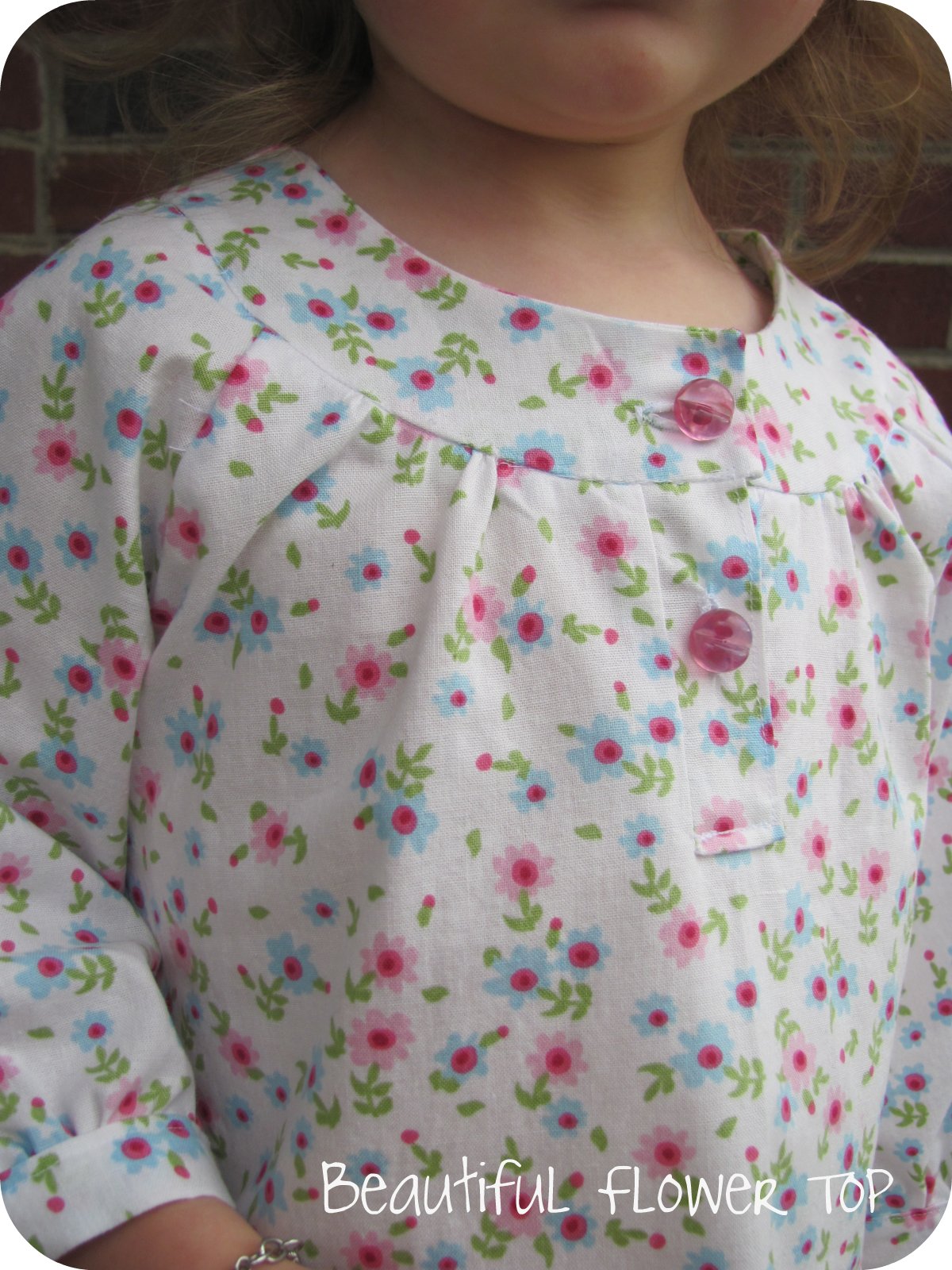 sewVery: Beautiful Flower Top