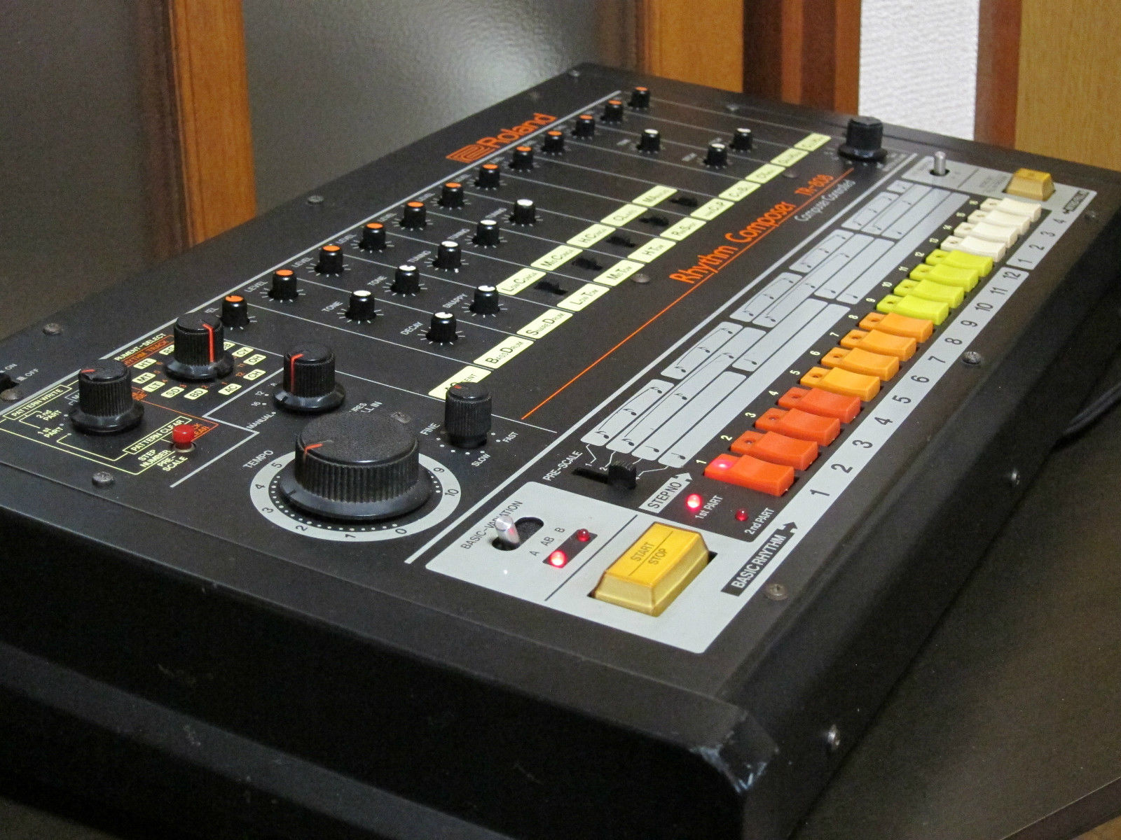 MATRIXSYNTH: Roland TR-808 Vintage Analog Drum Machine SN 031199