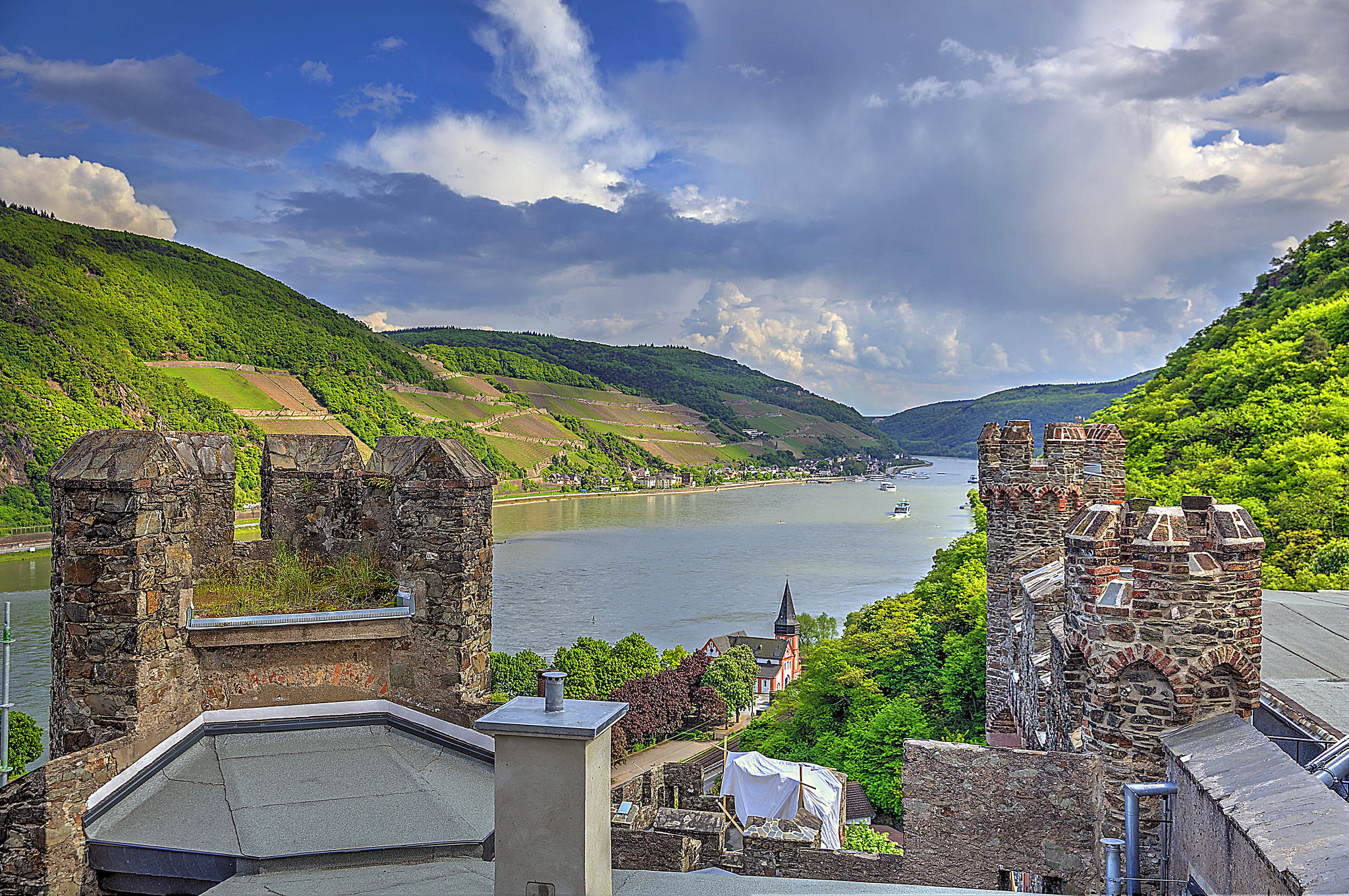 Reichenstein Castle, Germany (with Map & Photos)