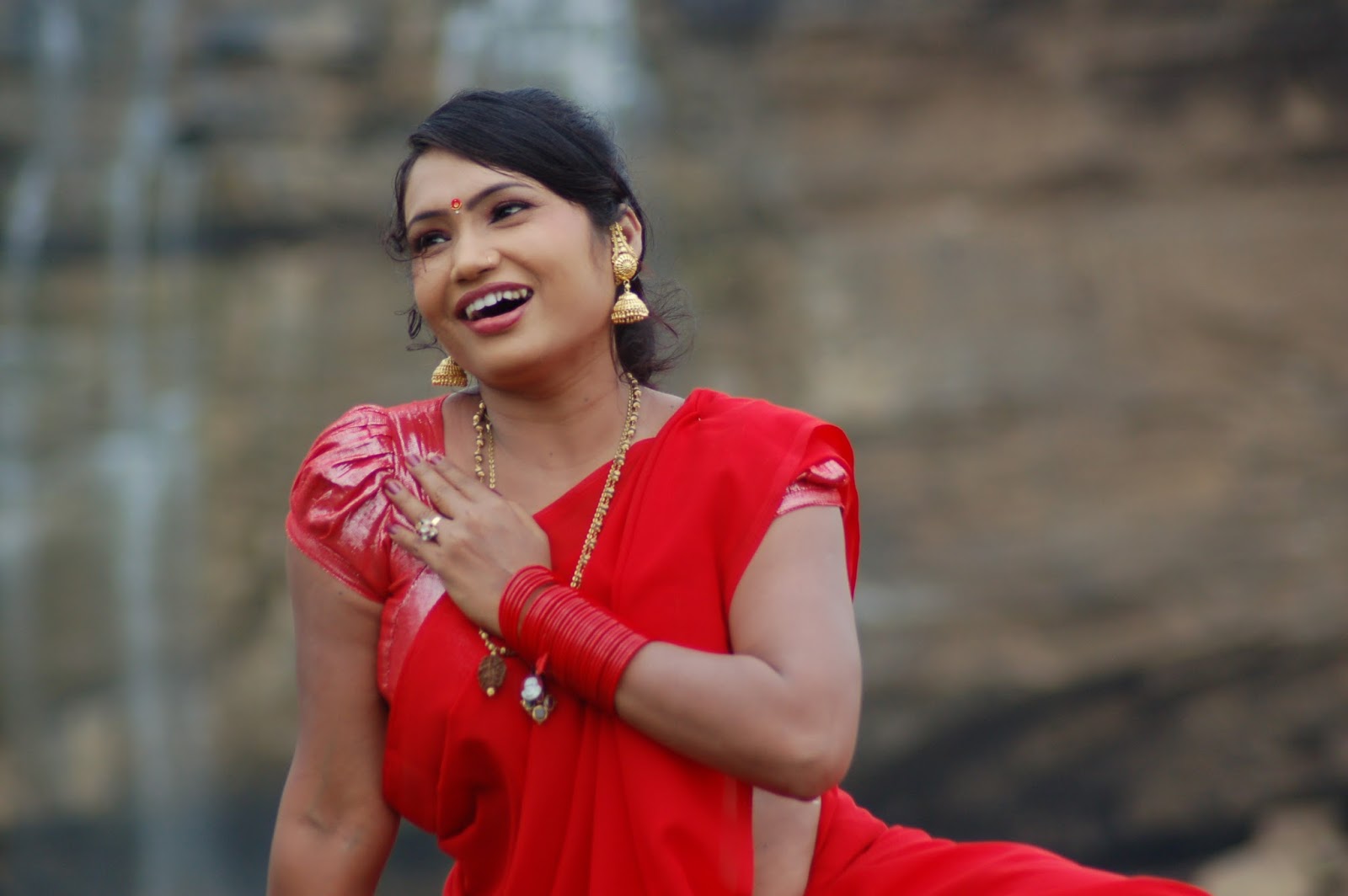 Chhattisgarh's Page 3: Mona Sen Chhattisgarhi Actress In Bridal Look